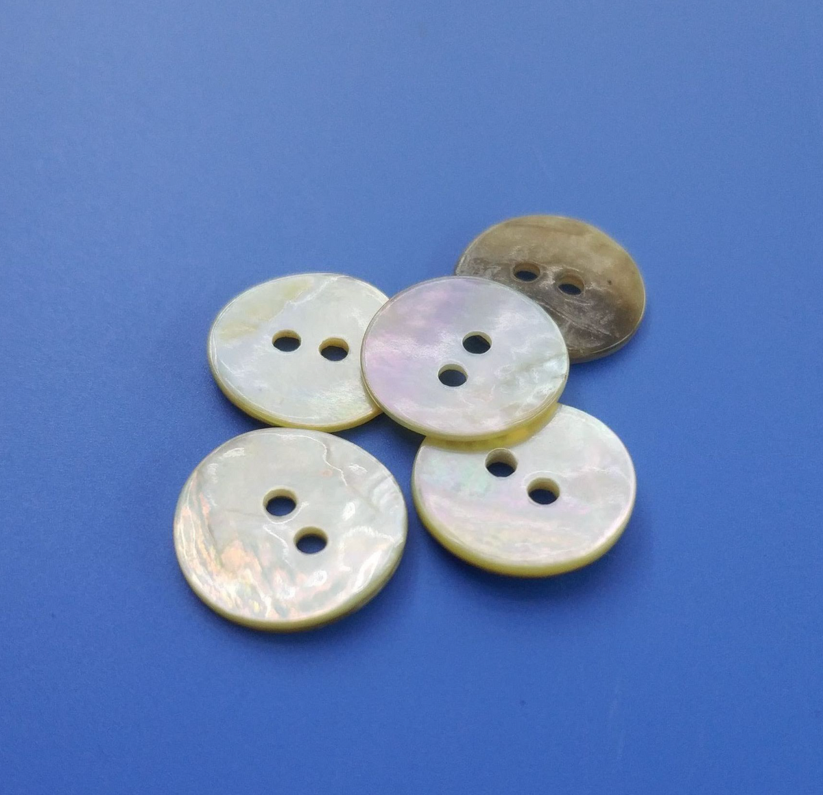 Natural Akoya Shell buttons – www.jimmybuttons.com.au