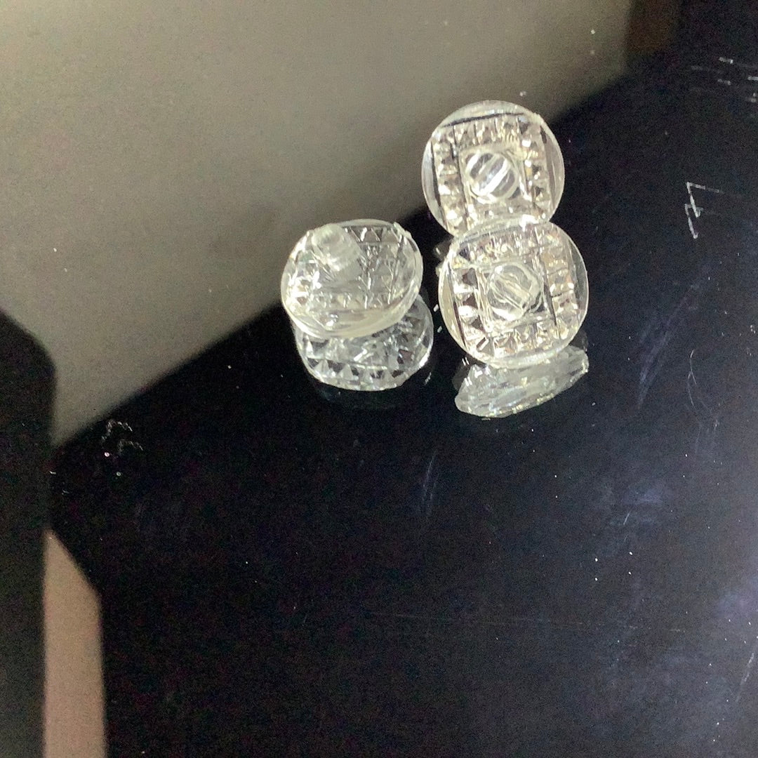 Clear Plastic shank button – www.jimmybuttons.com.au