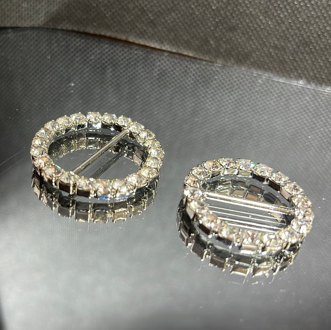 Round crystal buckle - Diamante on claw – www.jimmybuttons.com.au