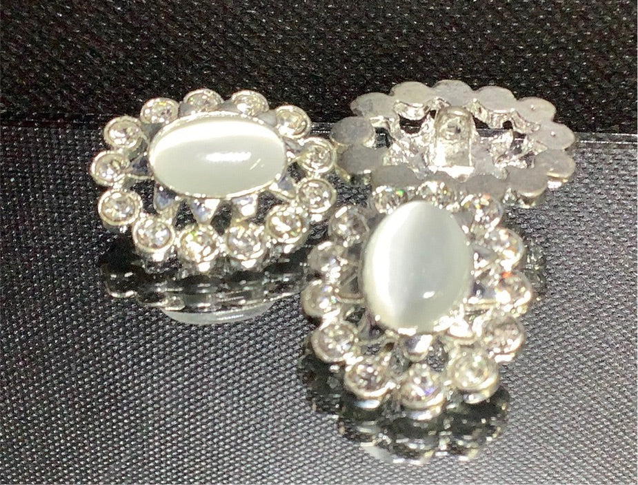 OVAL DIAMONTE ENCRUSTED SHANK BUTTON 27MM – www.jimmybuttons.com.au