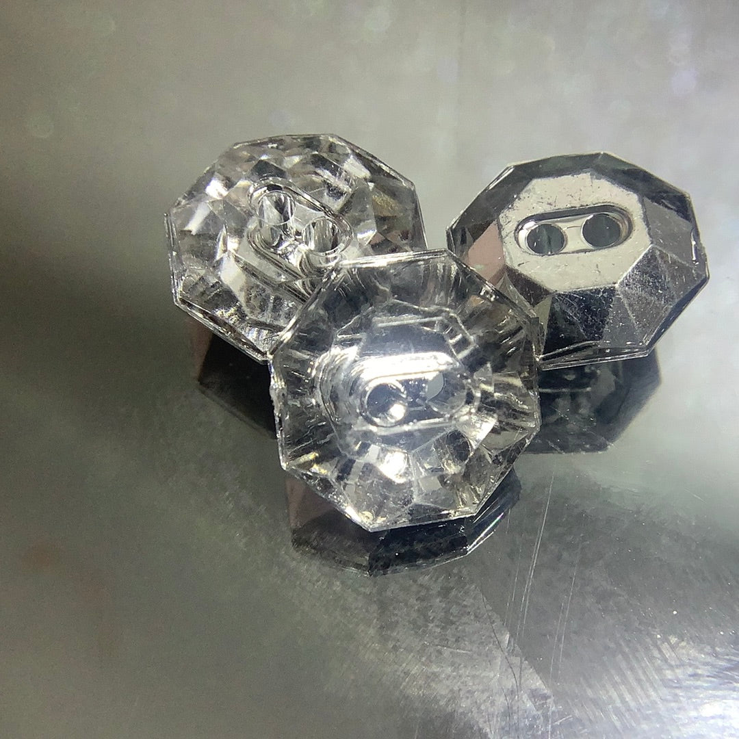 Two hole buttons – www.jimmybuttons.com.au