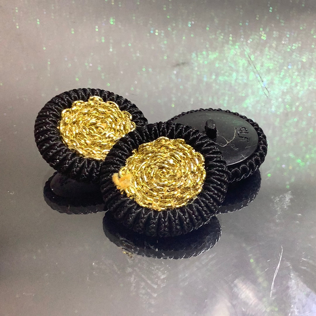 Threading button – www.jimmybuttons.com.au