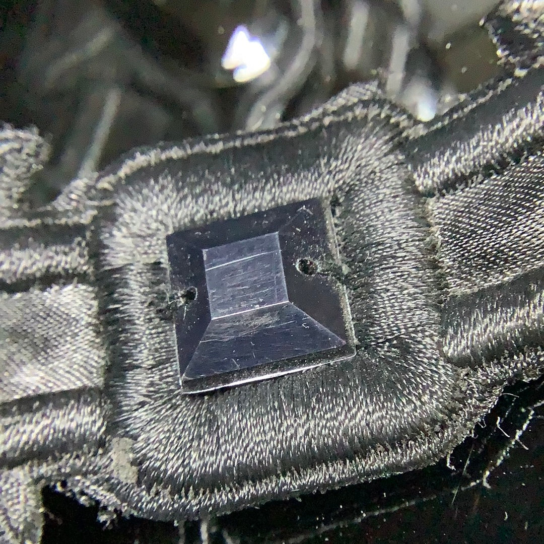 Emb trim with crystal – www.jimmybuttons.com.au