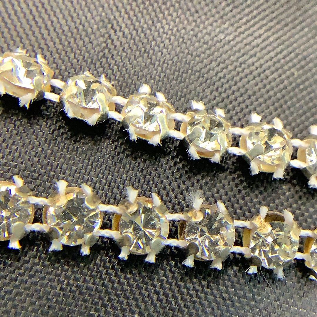 Single row Diamanté chain in thread – www.jimmybuttons.com.au